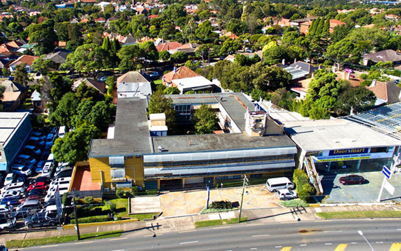 Almost 500 bids at epic Sydney motel auction