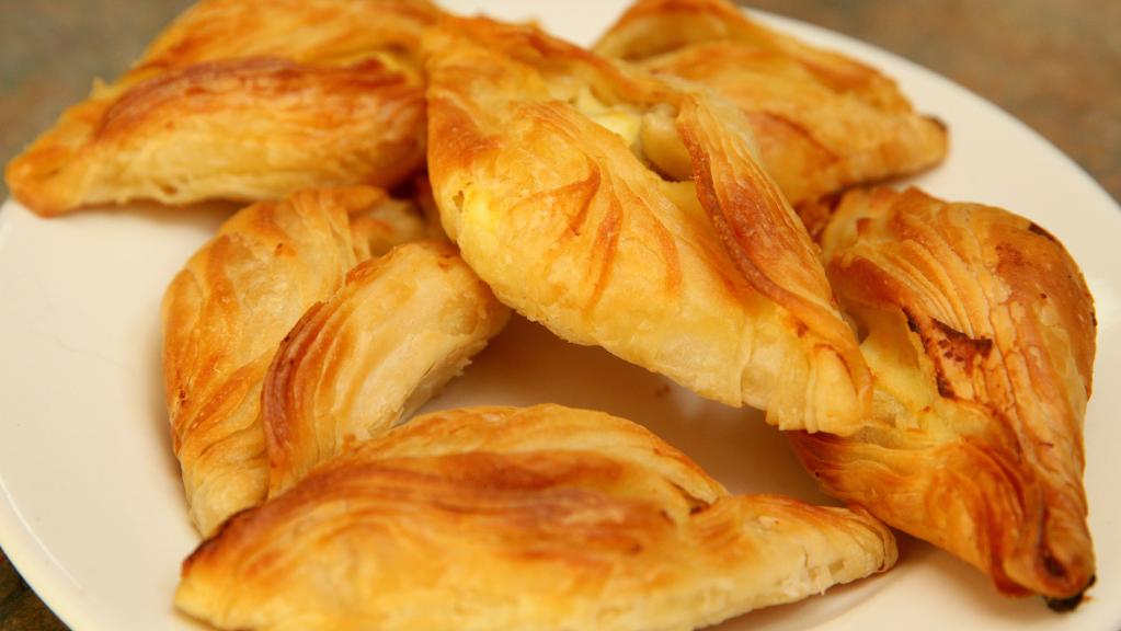 Pascoe Vale's home of 'pastizzi' to be sold after 38 years