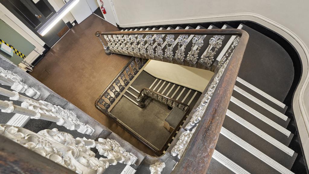 First groups inspect old Geelong Post Office as icon hits the market