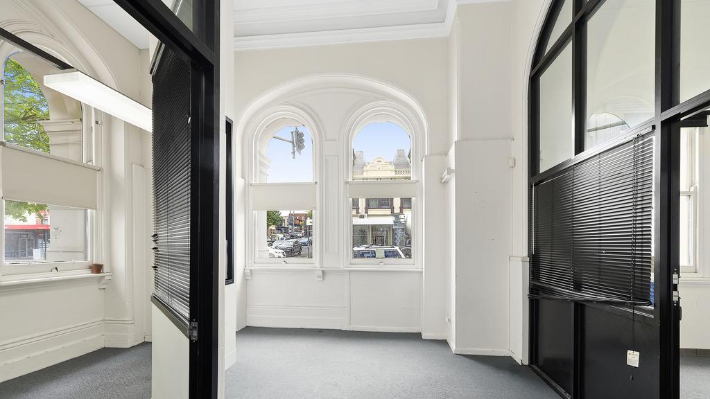 First groups inspect old Geelong Post Office as icon hits the market