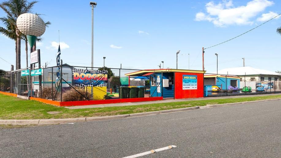 Lakes Entrance Mini Golf tees off for sale, could be developed as a home
