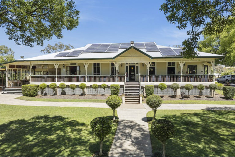 Homestead With Golf Course and Function Centre For Sale