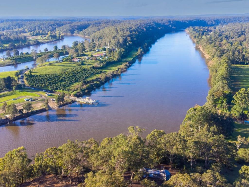 Celebrity chef Martin Boetz lists Sackville retreat on Sydney’s ...