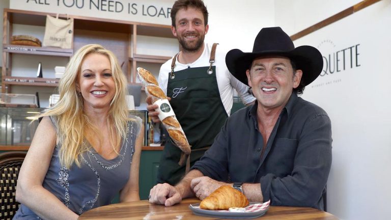 Country music legend Lee Kernaghan hits high note with Gold Coast ...