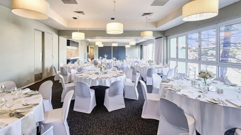 The Bridge Hotel: Mordialloc landmark on the Nepean Highway is looking ...