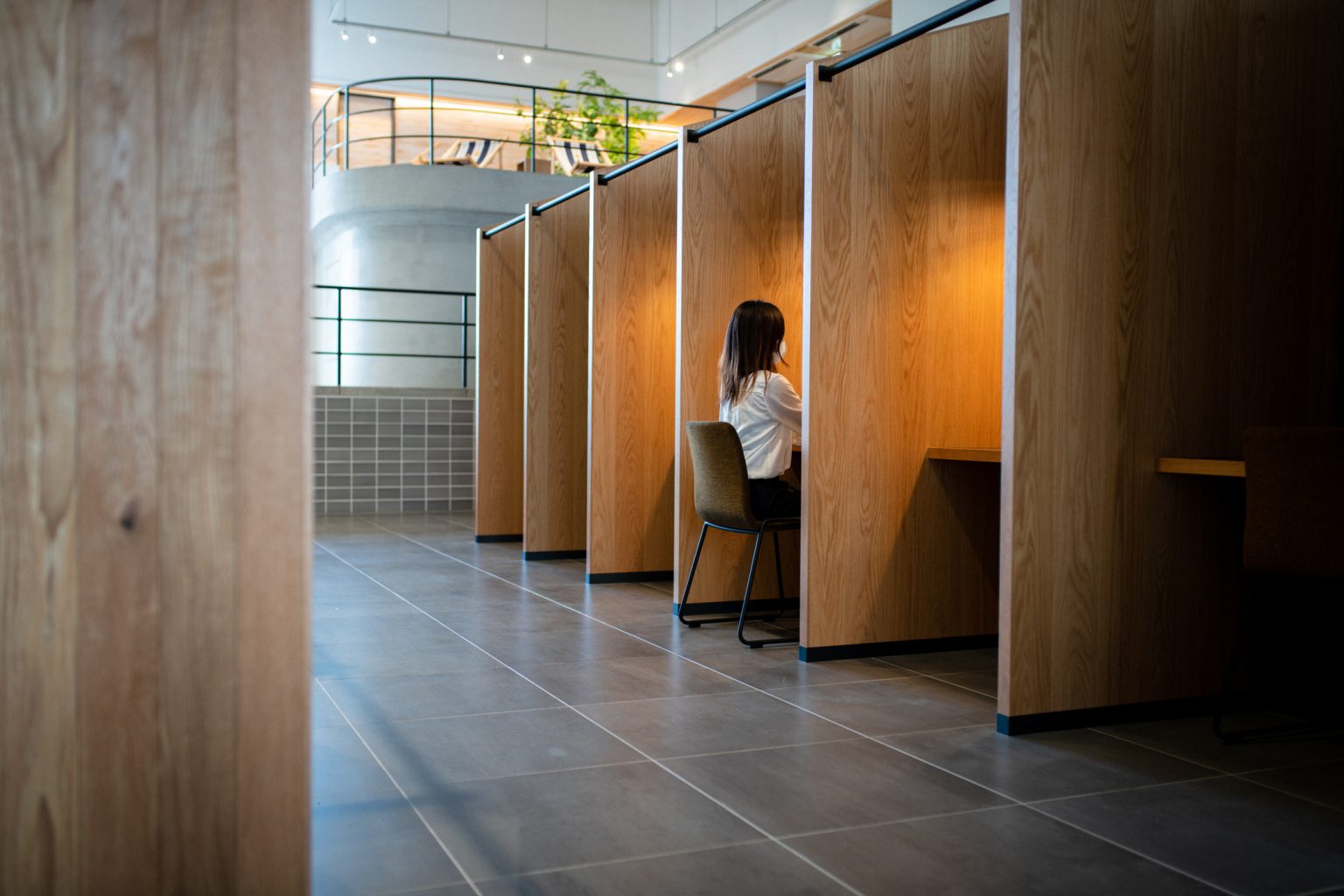 Surprising fix to frustrating office problem: Noisy coworkers